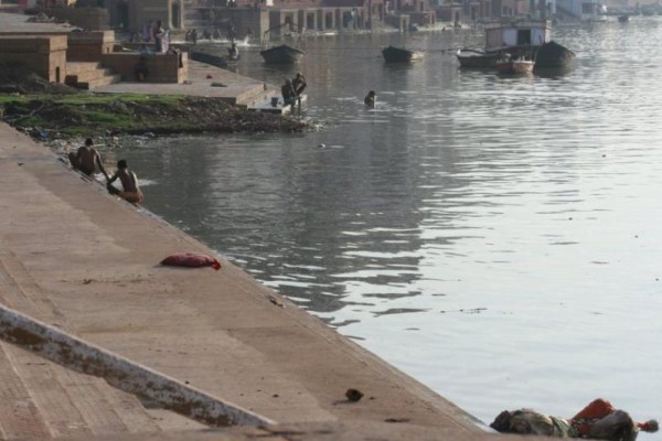 50+ Scary Images Depicting Filth of Varanasi & River Ganges