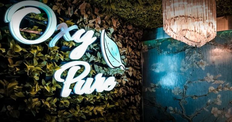 Oxygen Bar in Delhi Replenishing People From Air Pollution Menace