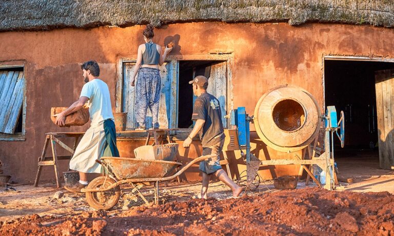 What is a Mud House? Pros and Cons of Mud Houses